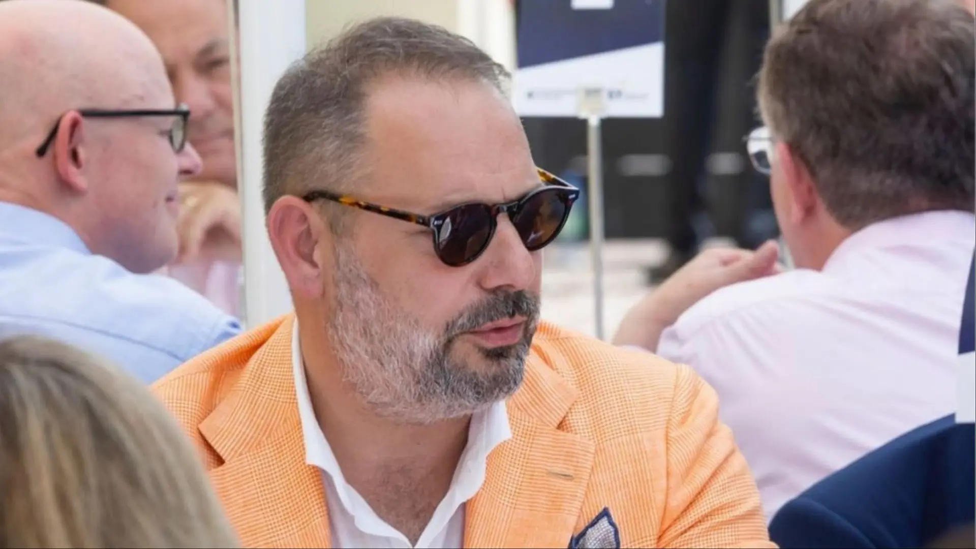 Branko Babić ima čak i privatno jezero: Ko je srpski kralj obrva o kojem bruji Srbija?